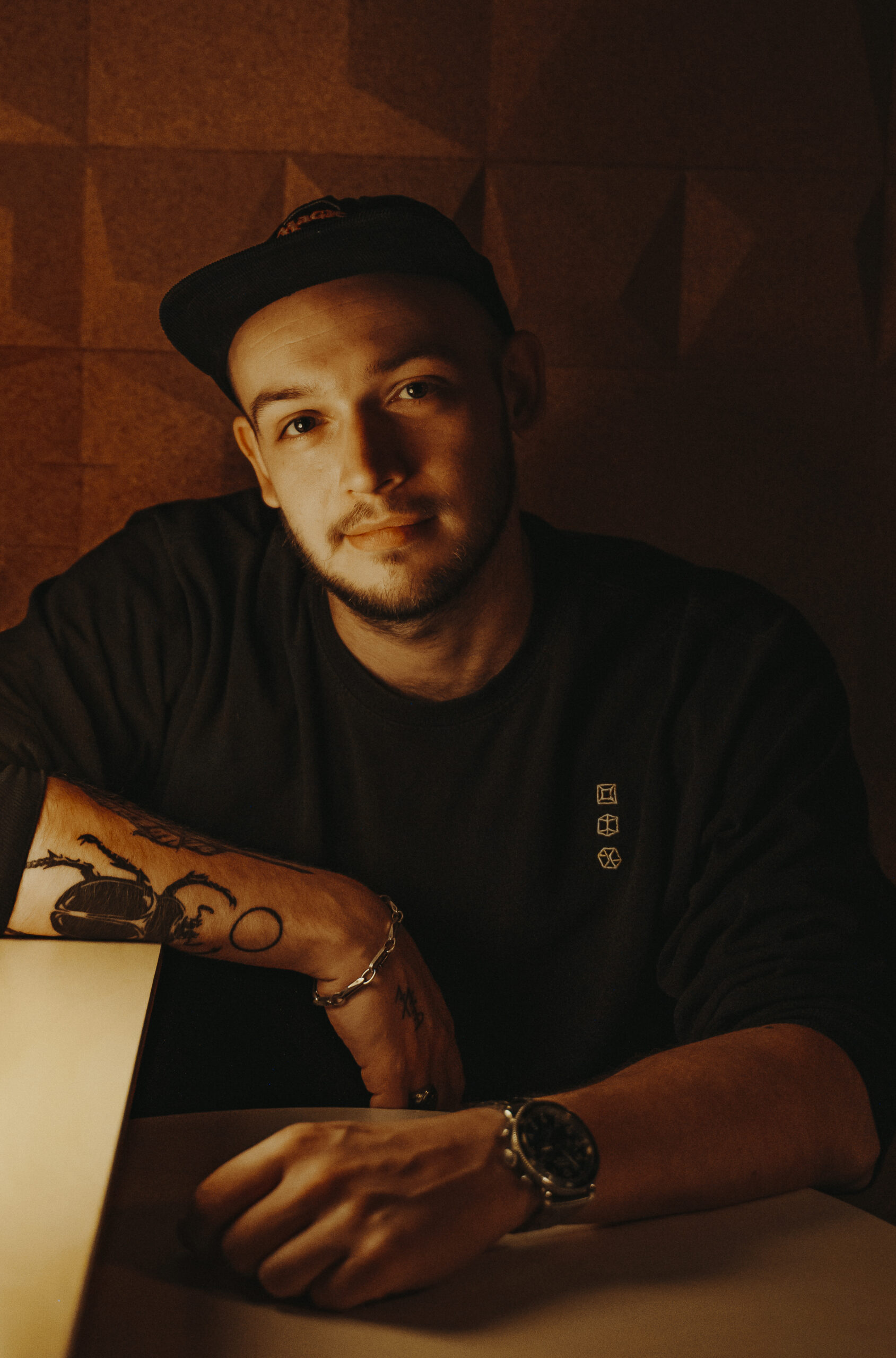 DROELOE Unveils Awaited Indie-Electronic Album 'The Art of Change'