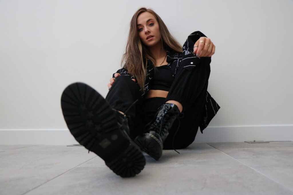 Kyle Walker Remixes AmyElle "Feel The Heat"