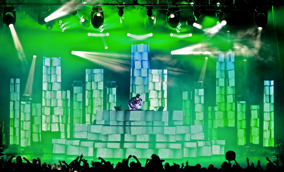 All The Pretty Lights: A Rare Chat With Derek Vincent Smith - Magnetic ...