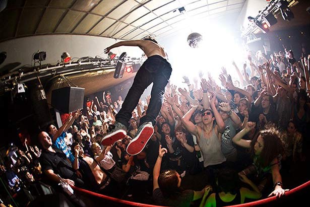 Watch: Steve Aoki Stage Dive Malfunction In Puerto Rico—Plus 5 Epic ...