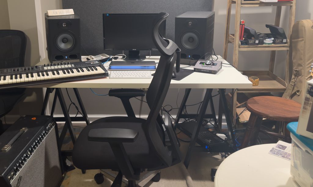 UPLIFT Evoke Ergonomic Chair Review: A Practical chair for a more comfortable professional ...