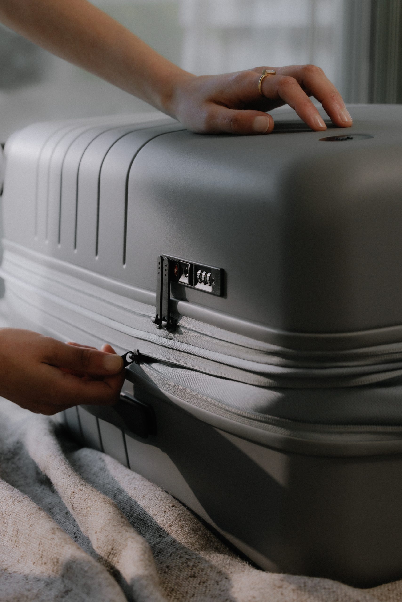 Unveiling Monos Expandable Luggage: The Ultimate Travel Companion