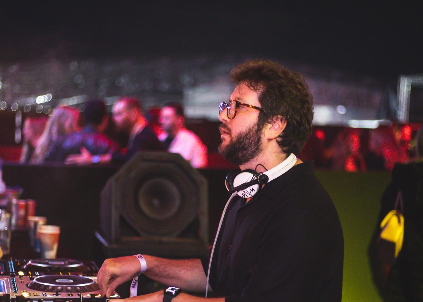 Edu Schwartz Unleashes Club-Ready Hit 'With Me' on 'Where the Heart Is' Records - Magnetic Magazine