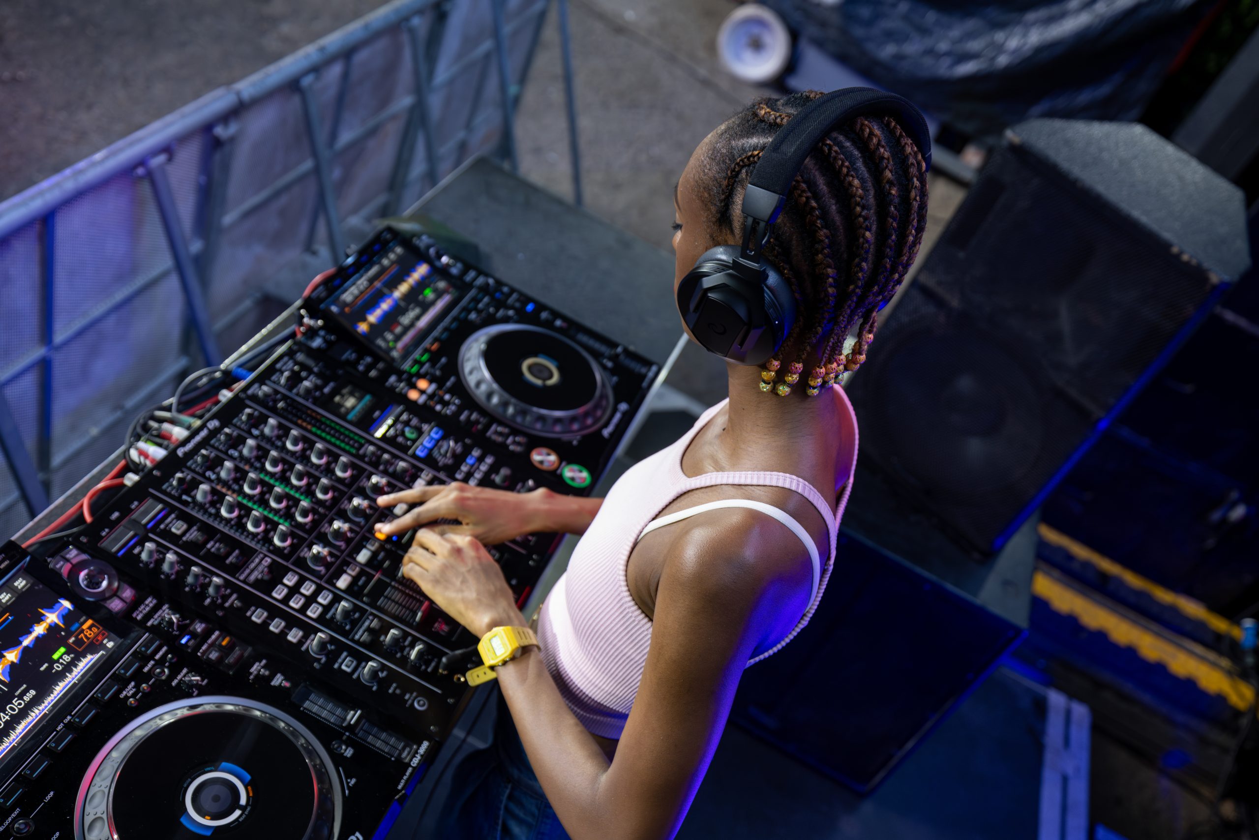 AlphaTheta HDJ-F10: The Next-Level Wireless DJ Headphones with ...