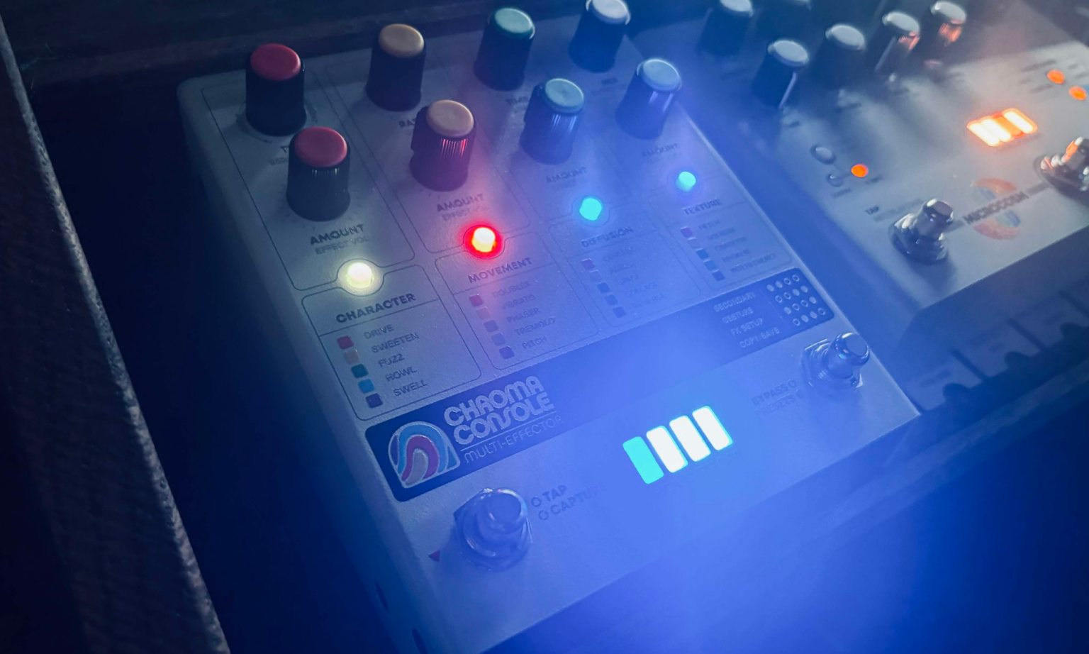Hologram Chroma Console Review: Hands Down Our Favorite Effects Pedal ...