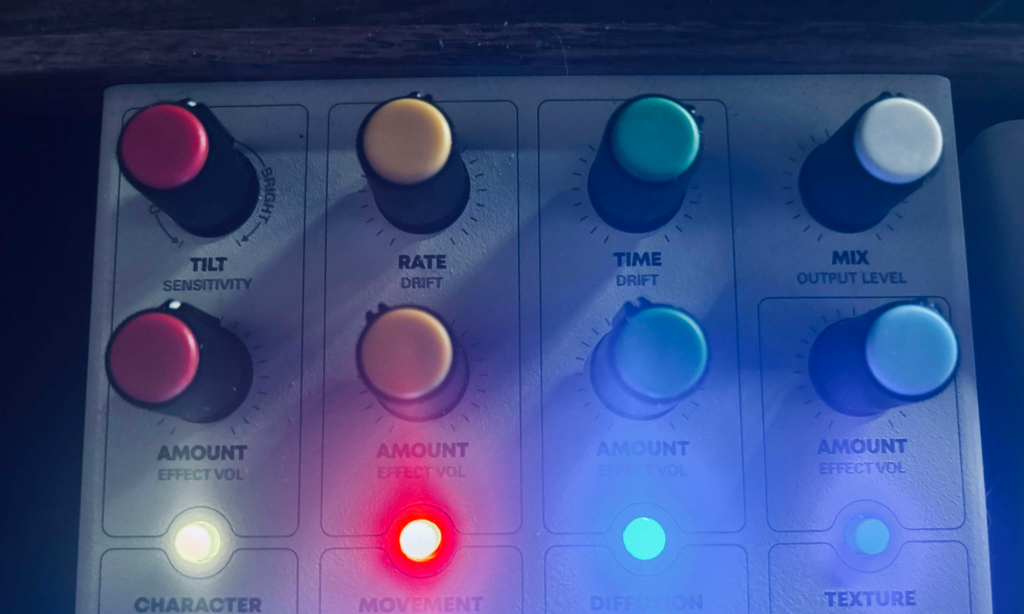 Hologram Chroma Console Review: Hands Down Our Favorite Effects Pedal ...