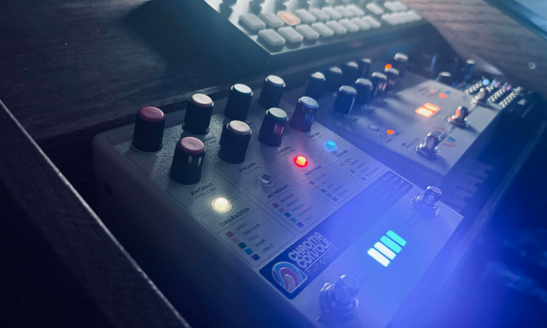 Hologram Chroma Console Review: Hands Down Our Favorite Effects Pedal ...