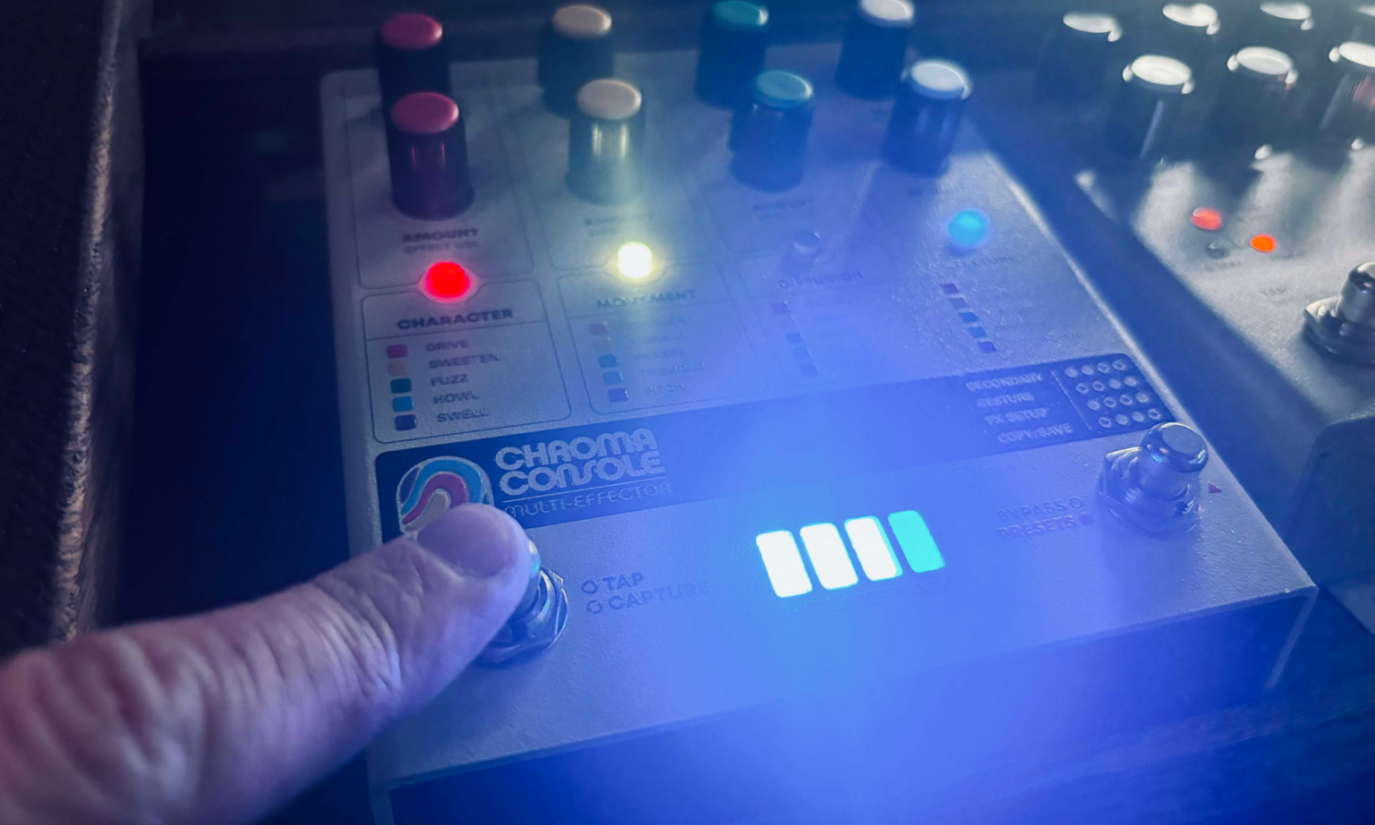 Hologram Chroma Console Review: Hands Down Our Favorite Effects Pedal ...