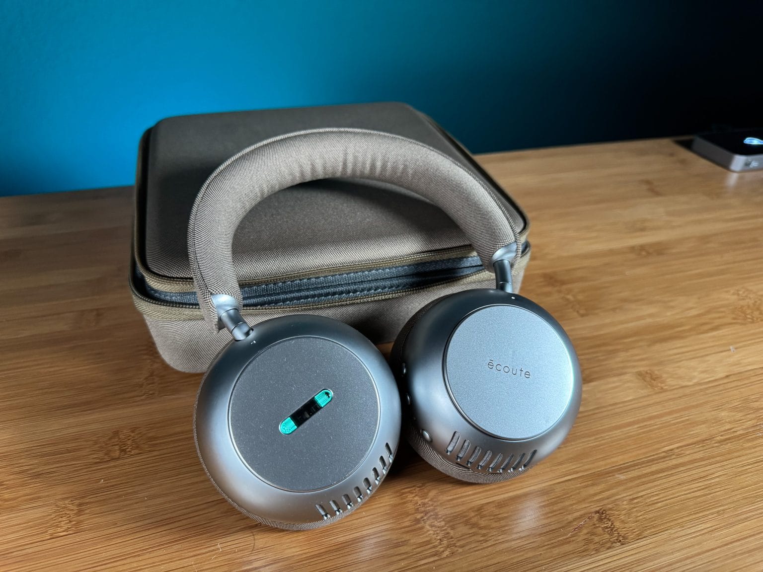 Editor's Choice Award Winner - écoute Headphones, A HiFi System For ...