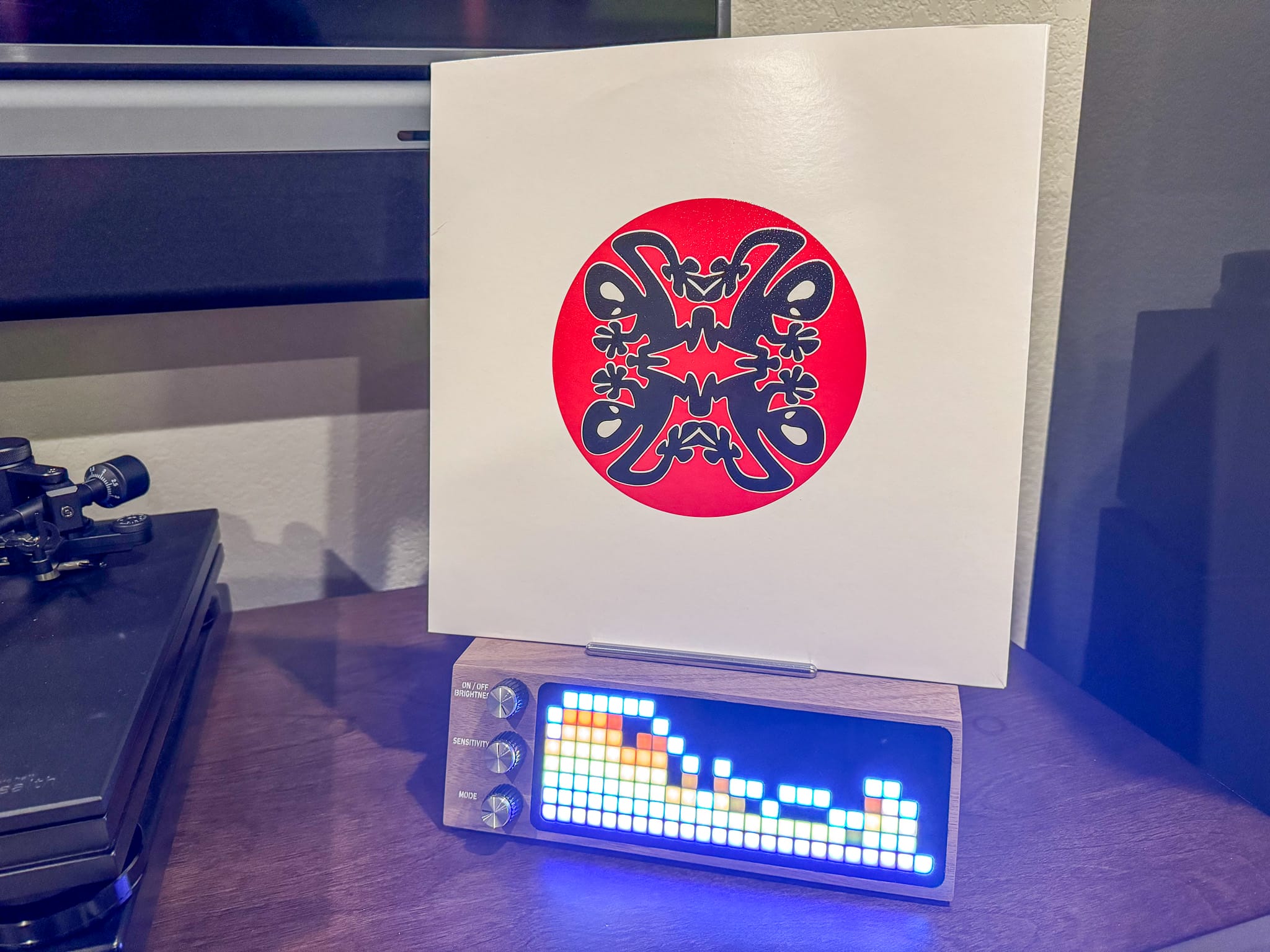 Petru Vinyl Stand and Visualizer Review: A Beautiful Bespoke Stand That ...