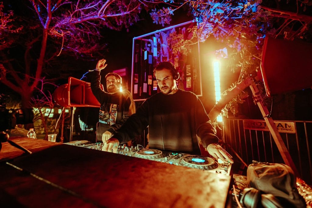 Red Hot Chili Peppers Californication Meaning and Lyrics: What They Say ...