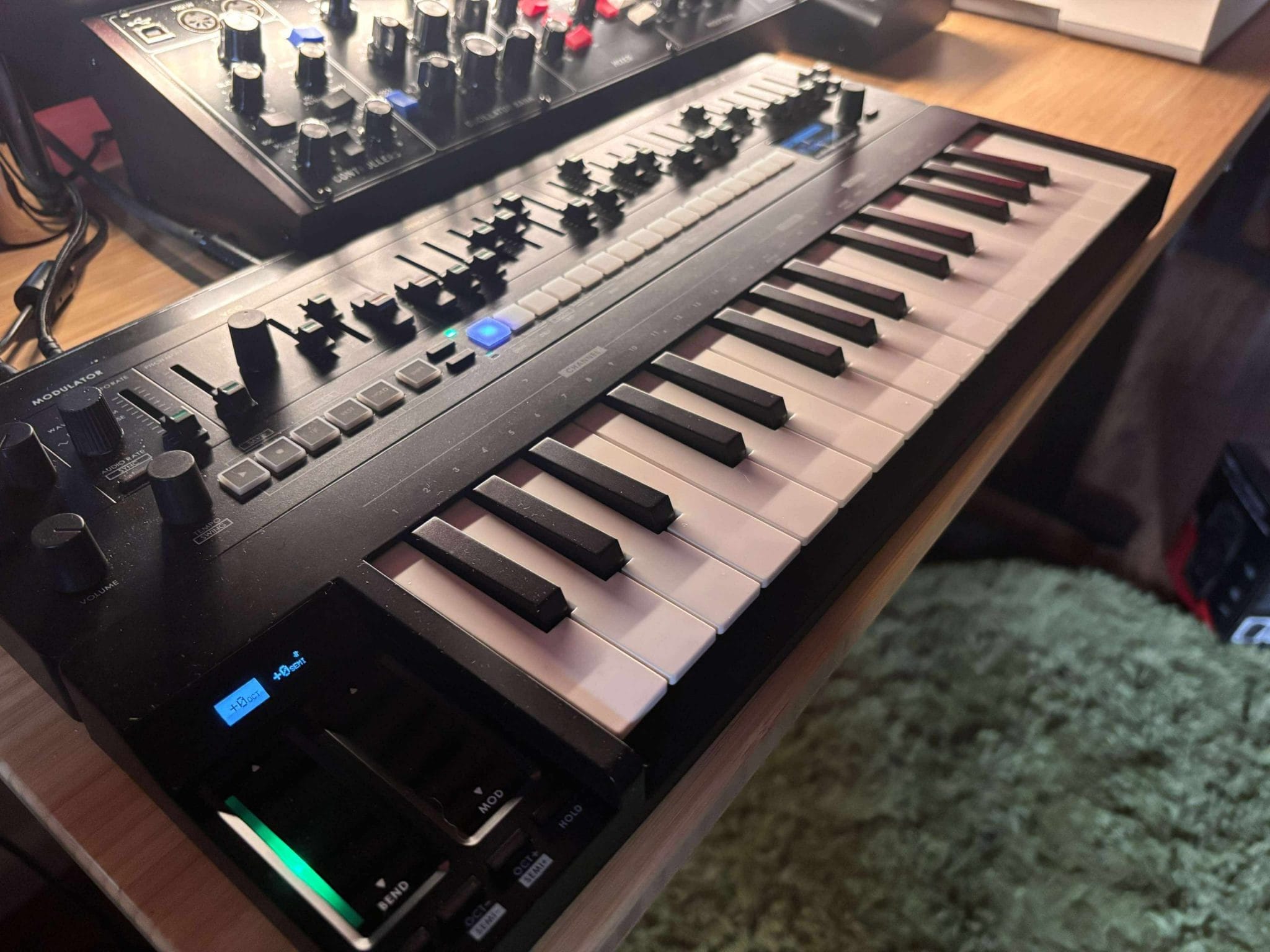 Donner Essential L1 Review: The Budget Analog Mono That Took Home an ...